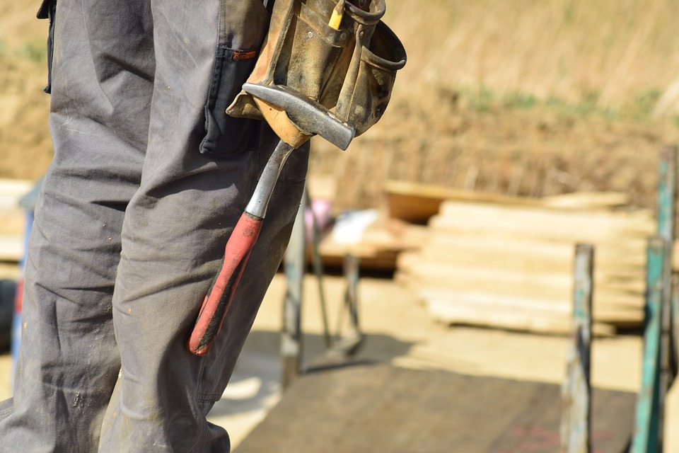 UK construction workloads on rise, but shortages create issues